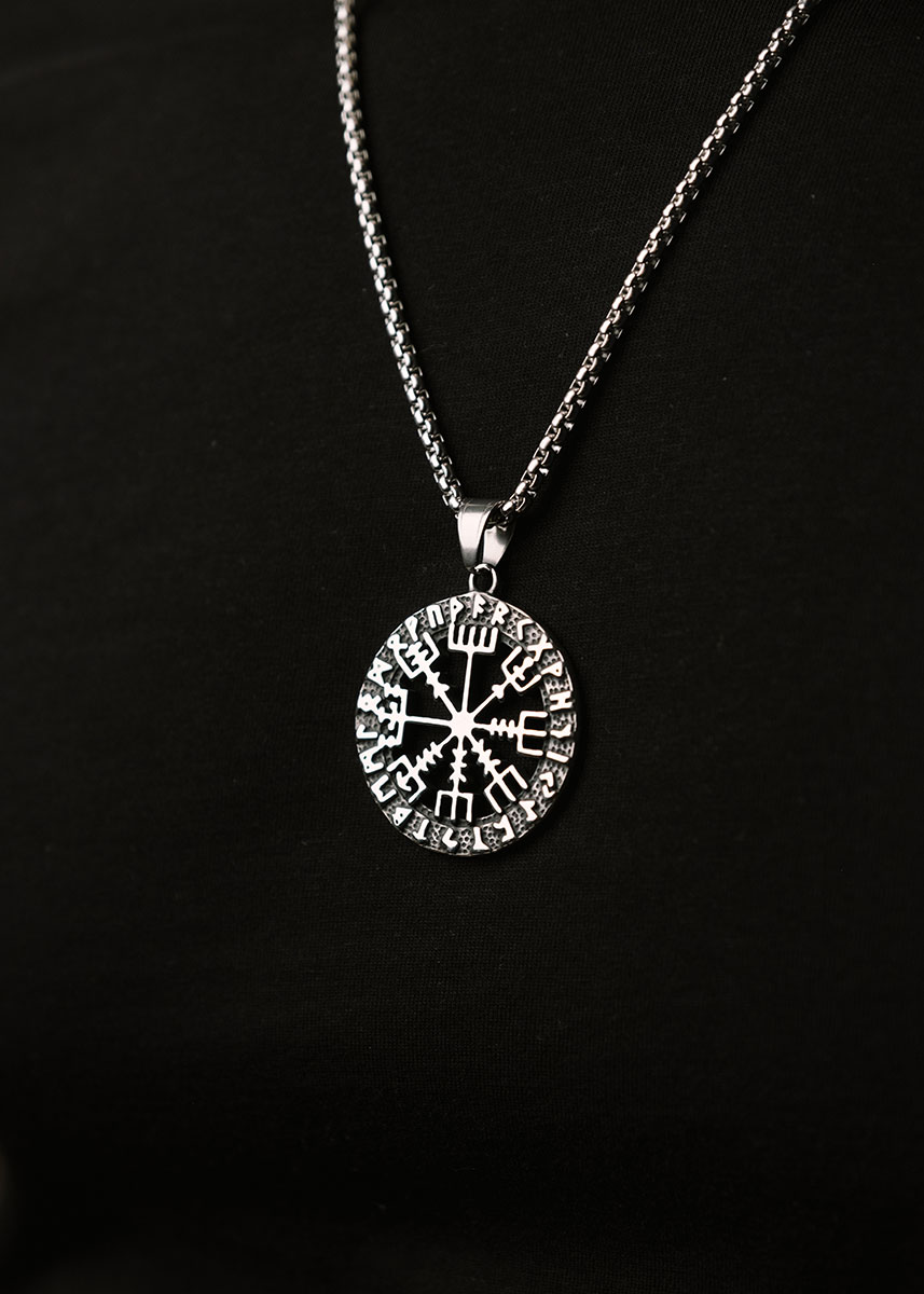 Northern Viking Jewelry Riimu Viikinkikompassi NVJRS086 - Keskisen Kello Oy