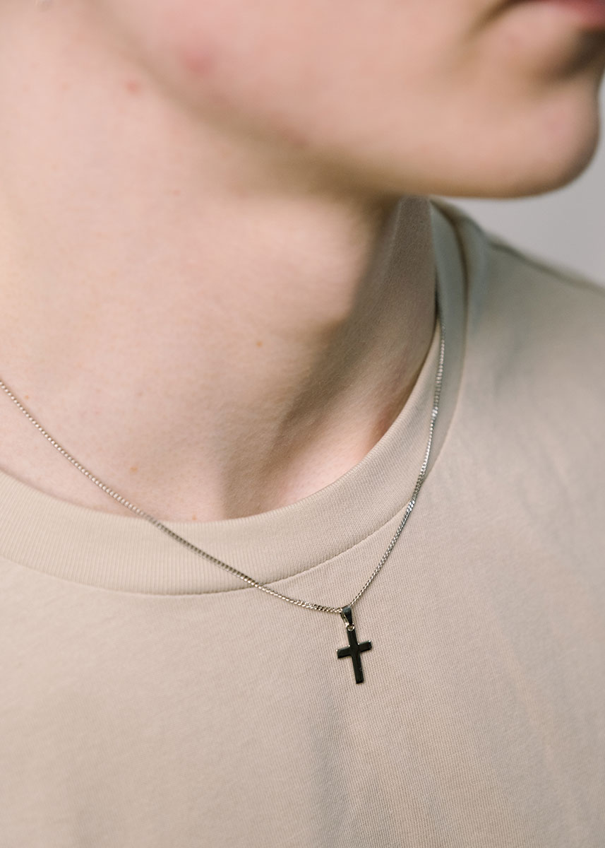 Saurum hopeinen rippiristi 505300000 - Keskisen Kello Oy