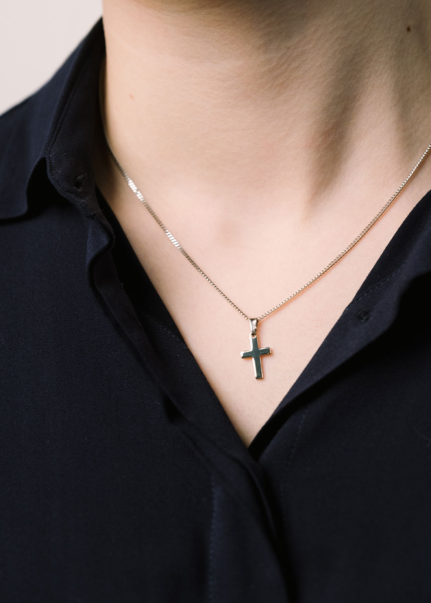 Saurum hopeinen rippiristi 505300000 - Keskisen Kello Oy