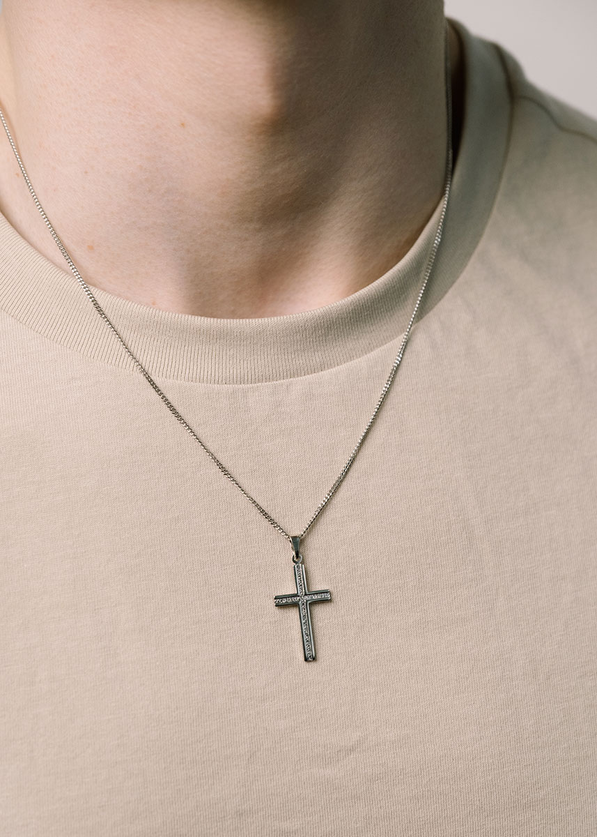 Saurum hopeinen rippiristi 5026 00 000 - Keskisen Kello Oy